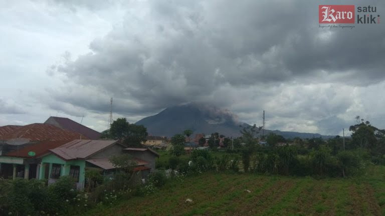 Gunung Sinabung Keluarkan Guguran Lava 1000 Meter