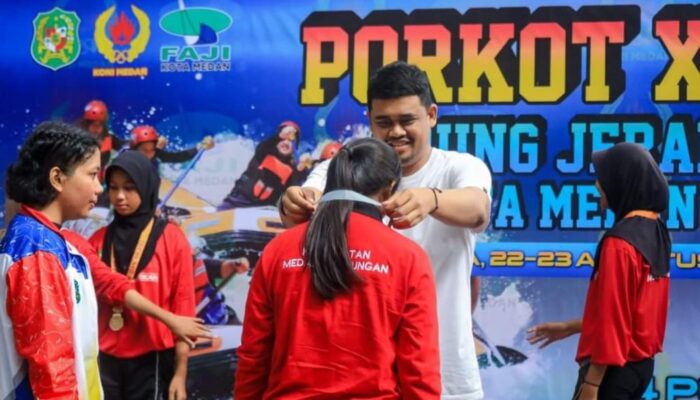 Jemaat GKDI Bersukacita, Bobby Nasution Serahkan Izin Ibadah di Adora ...